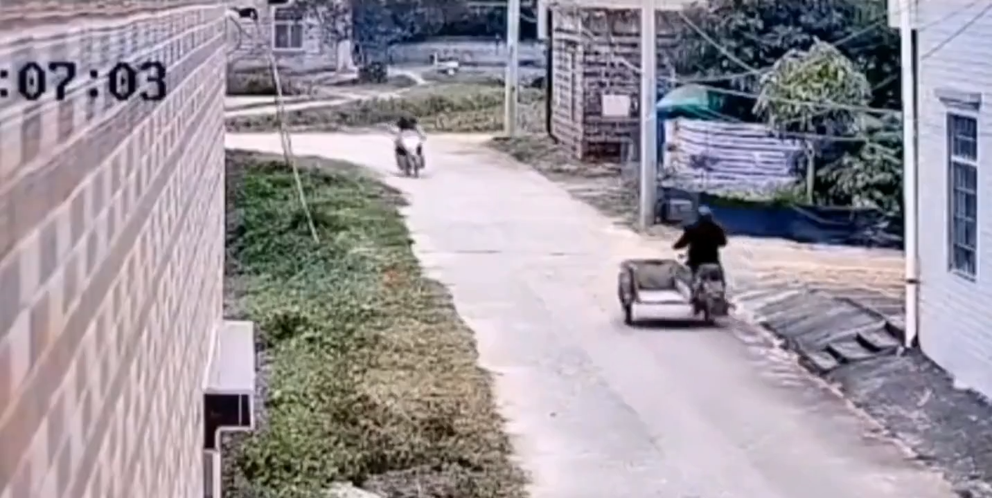 Ezek ketten korábban összeveszhettek valamin,, járművek - Videa