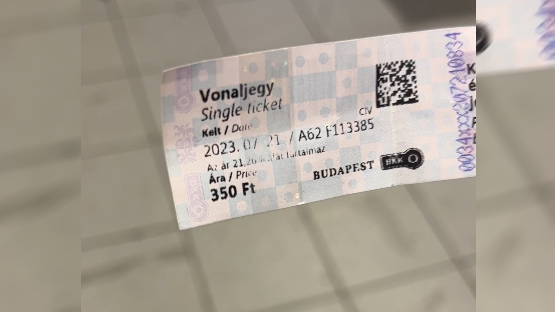 Áremelés! Durván drágulnak a BKV-jegyek, emberek/vlogok - Videa