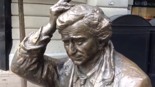 Columbo Peter Falk Statue In, basset hound, budapest, columbo - Videa