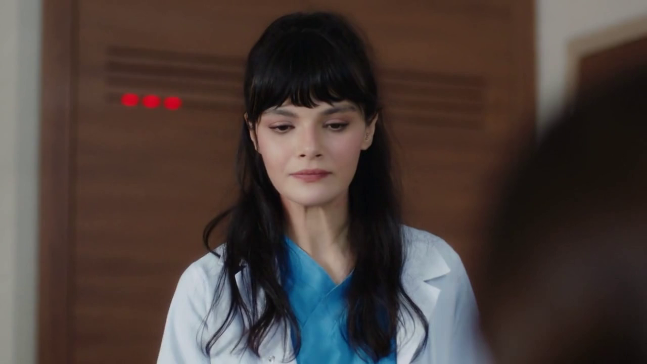 Nazli vacsorázni hívja Ezot, film/animáció - Videa