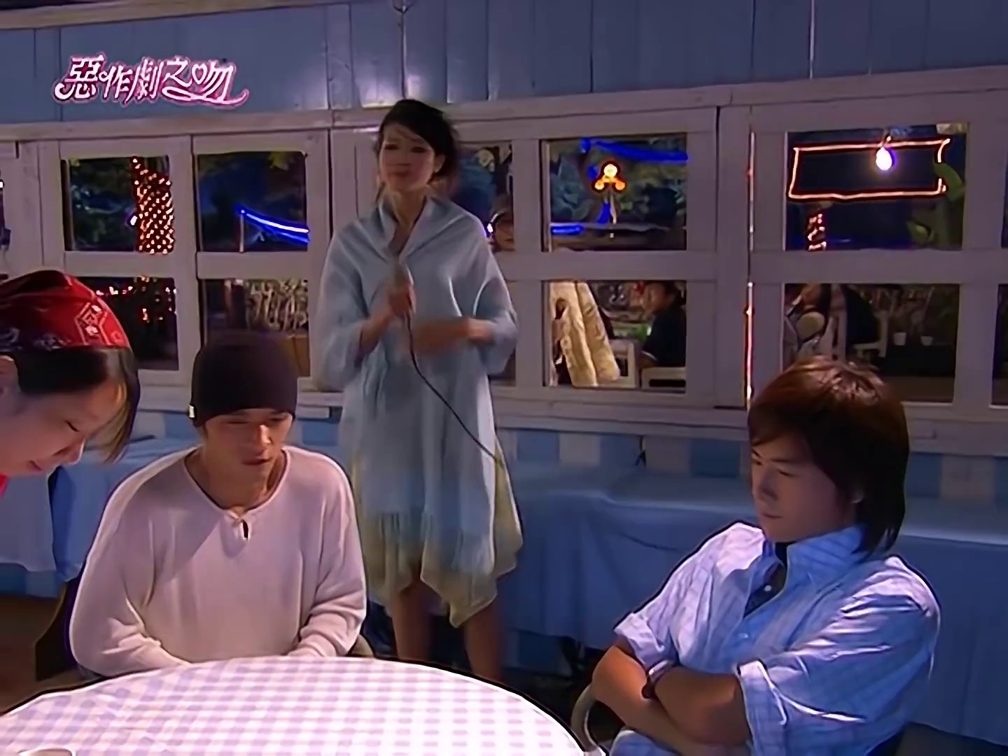 It Started With a Kiss - Videa