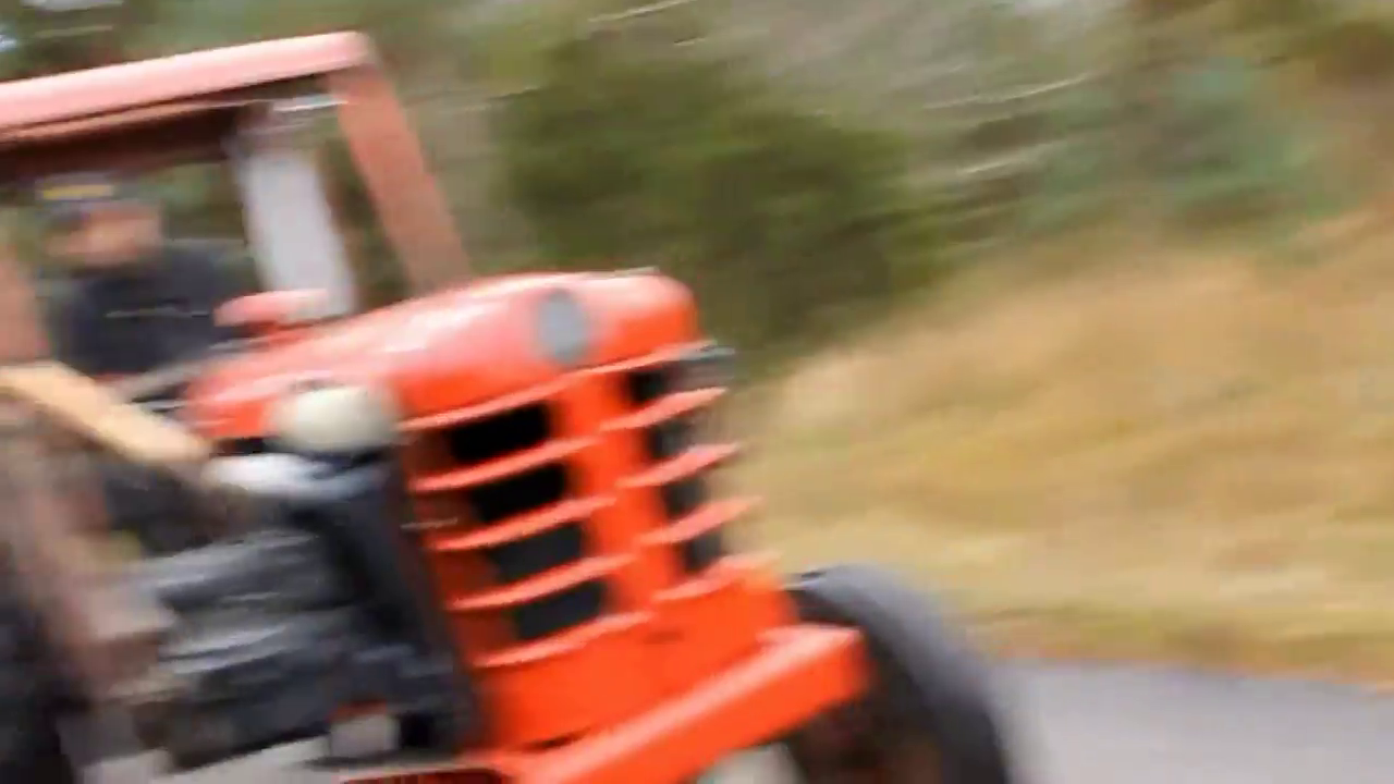 Őrült traktor, terror, turbo - Videa