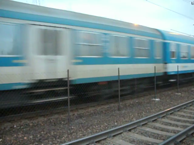 Gyorsvonat szikrázó kerekekel, gyors, taurus, vonat - Videa