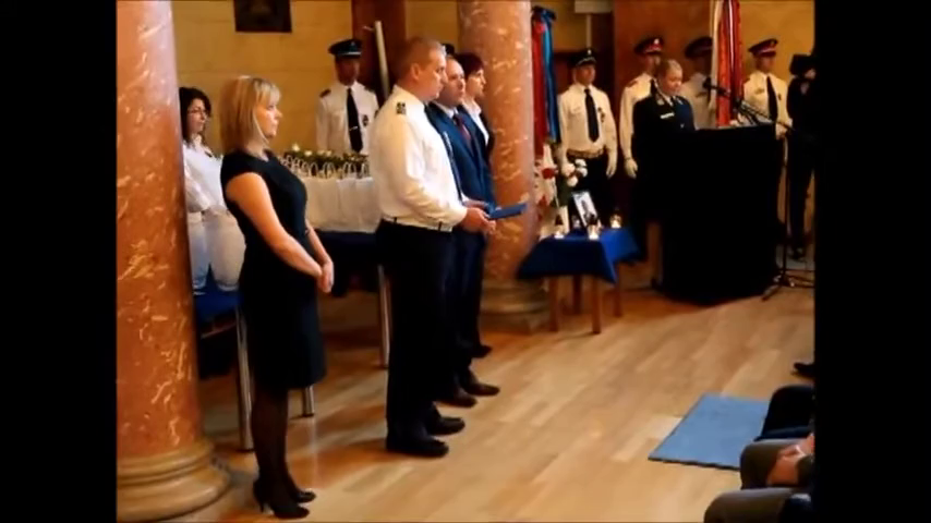 Rendőröket és tűzoltókat tüntettek ki, nagyvilág - Videa